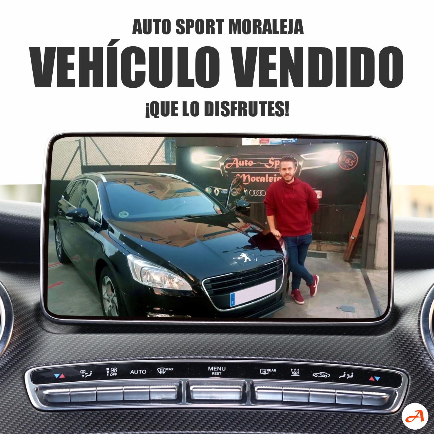 Alejandro posa con su Peugeot 508 SW